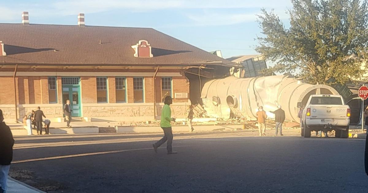 1 Dead, 4 Injured in Train Derailment in Pecos